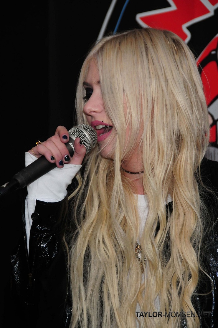 Picture of Taylor Momsen