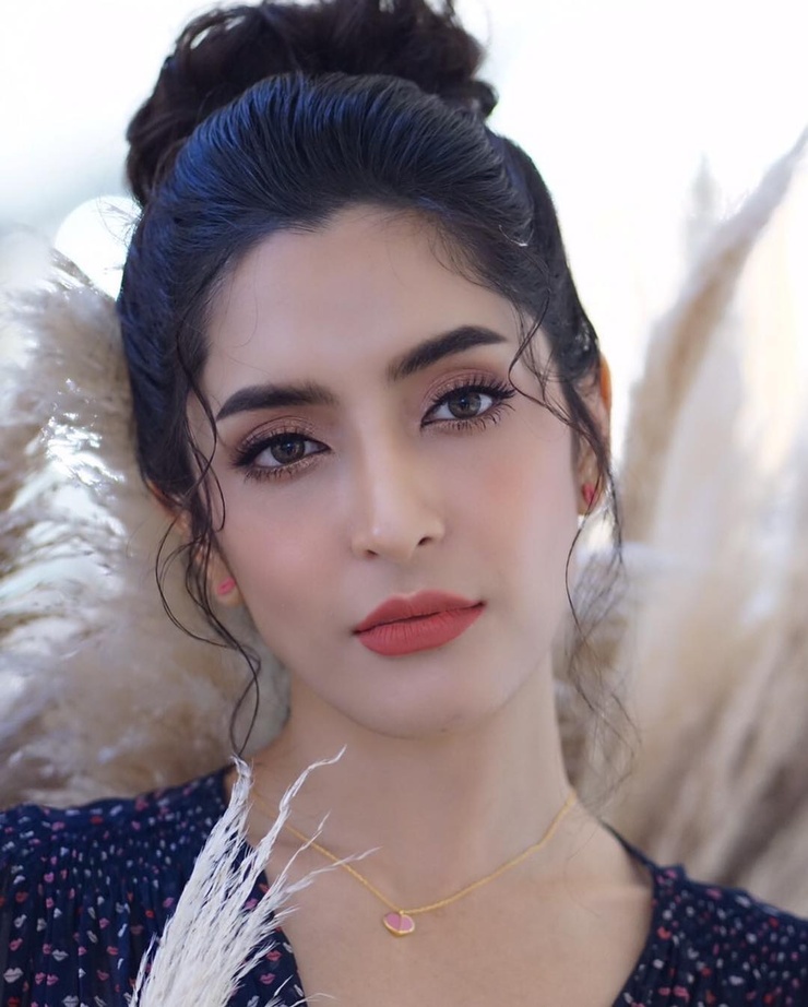 Pinky Savika Wallpaper