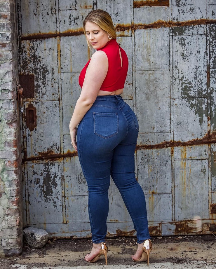 Picture Of Sophie Turner Plus Size