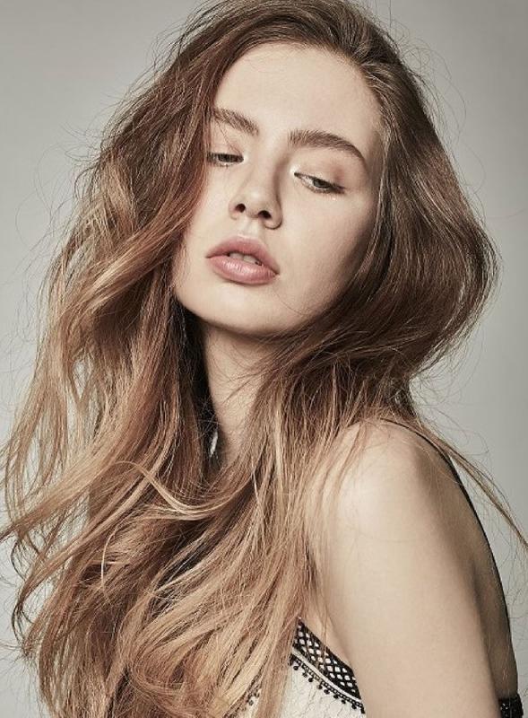 Laura Vasinova image