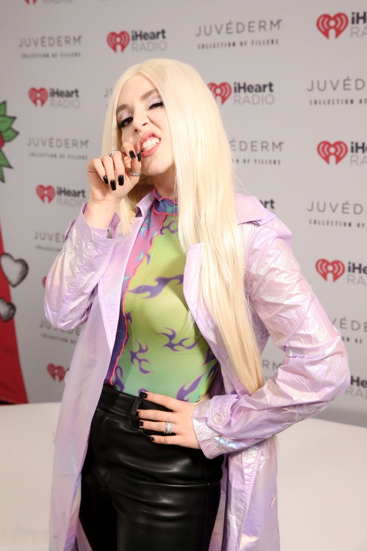 Ava Max image