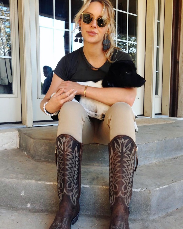 Hassie Harrison picture