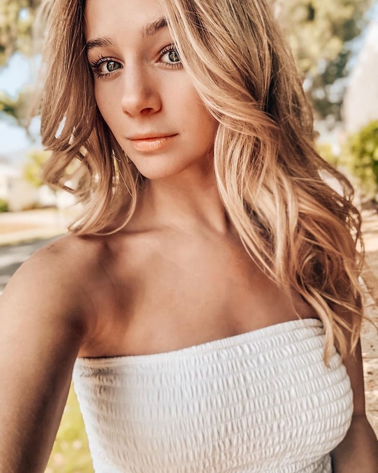 Picture of Mollee Gray