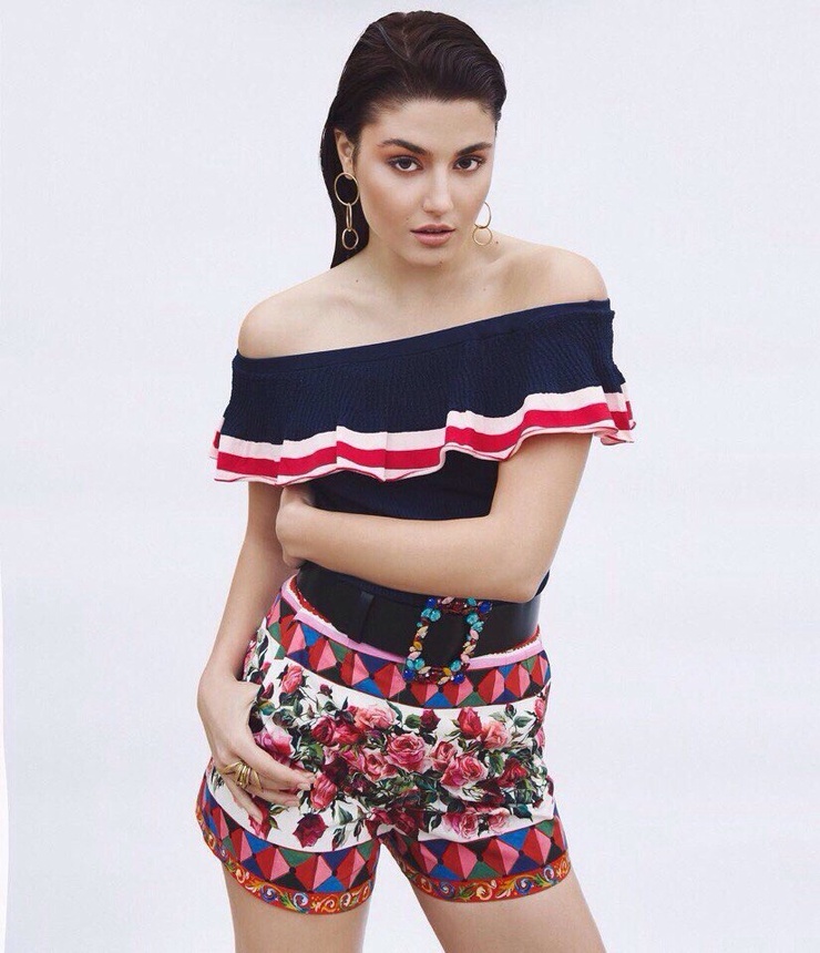 Hande Erçel picture