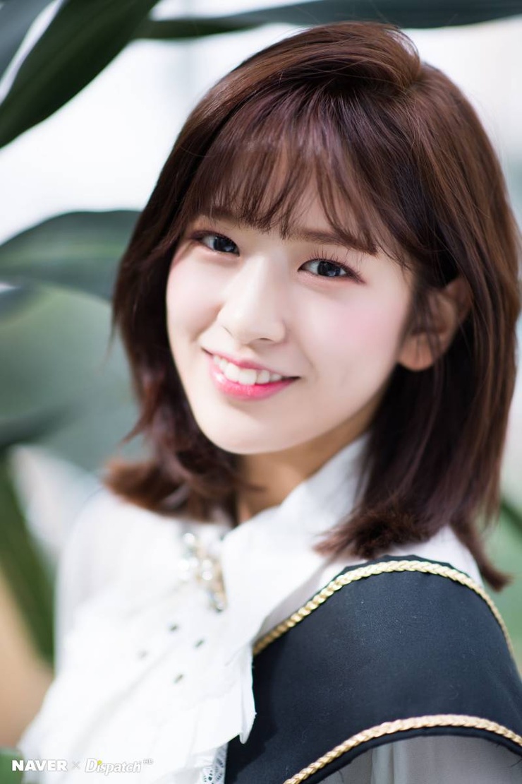 Picture of Ahn Yujin