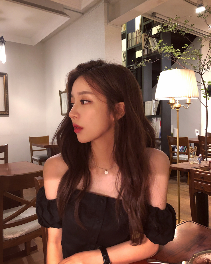 Picture of Hong Ji-Yoon