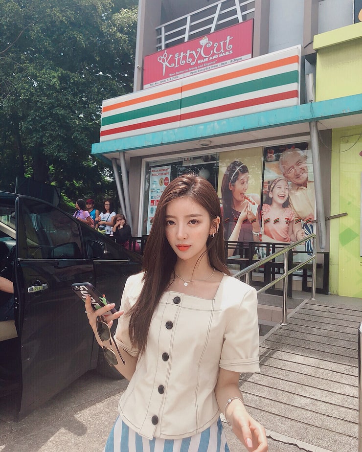 Picture of Hong Ji-Yoon