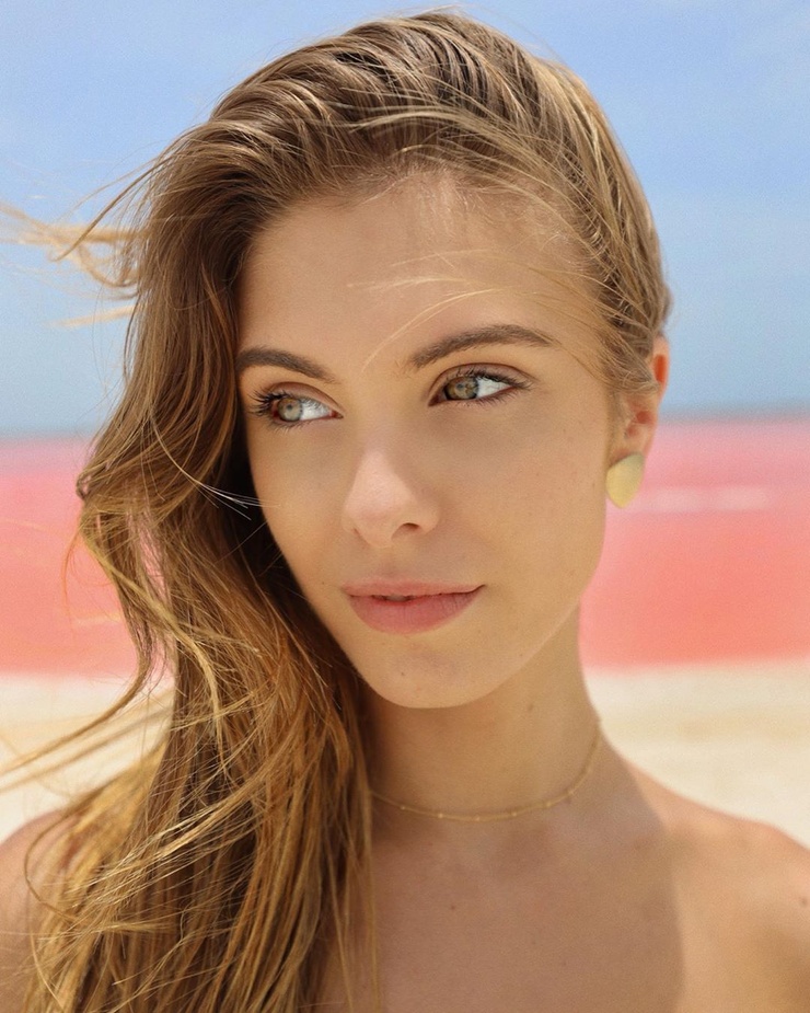 Picture of Carmella Rose