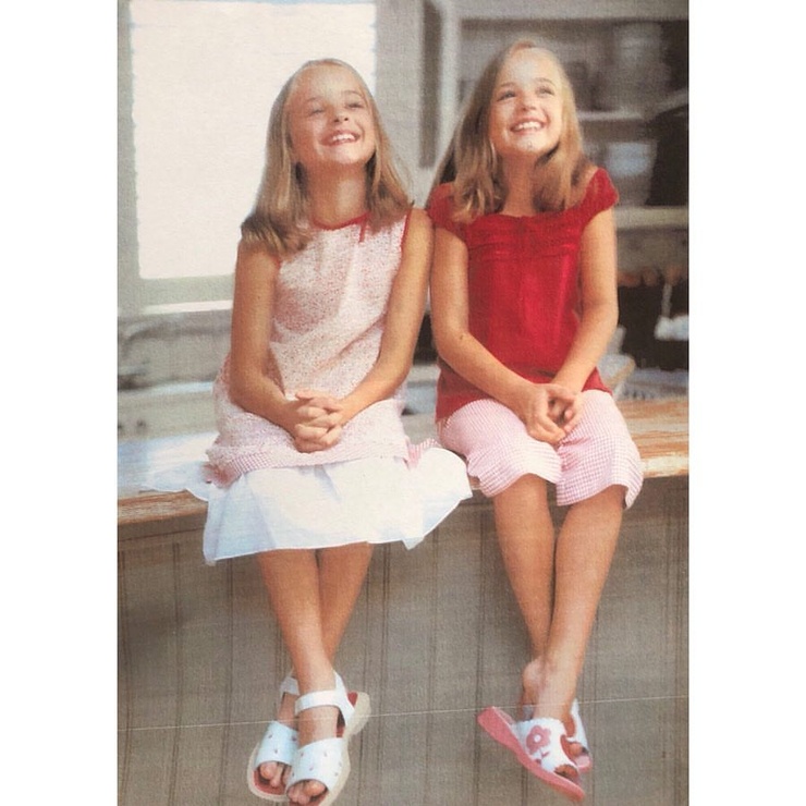 twin sisters, Karina & Raechelle