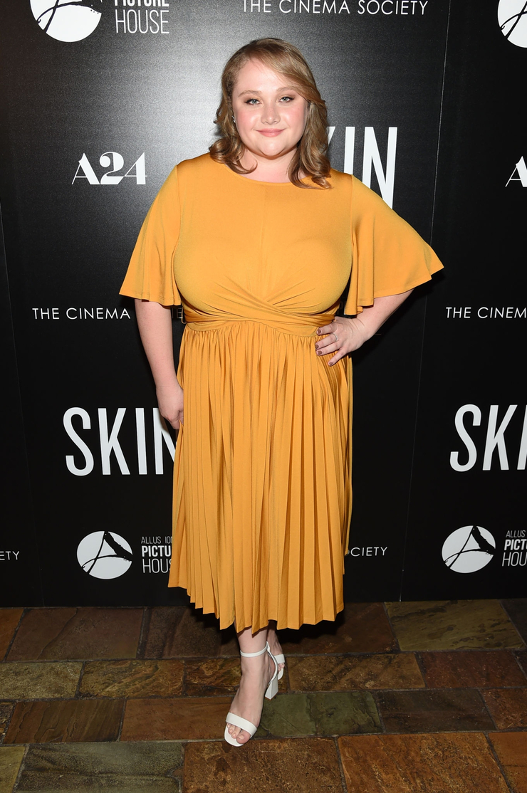 Danielle Macdonald picture