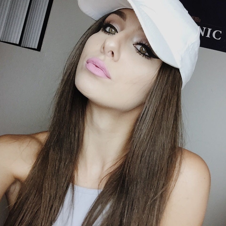 Danielle Renaee image