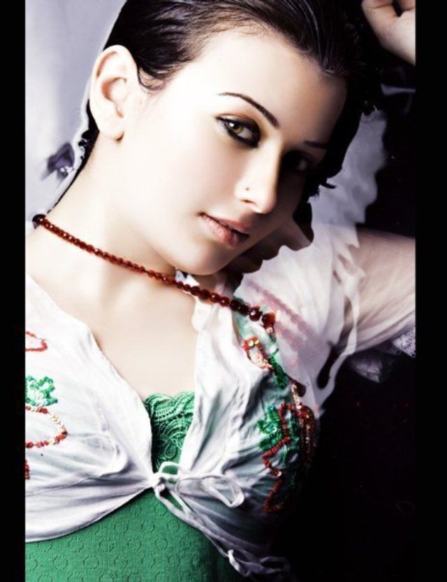 Picture of Yara Naoum