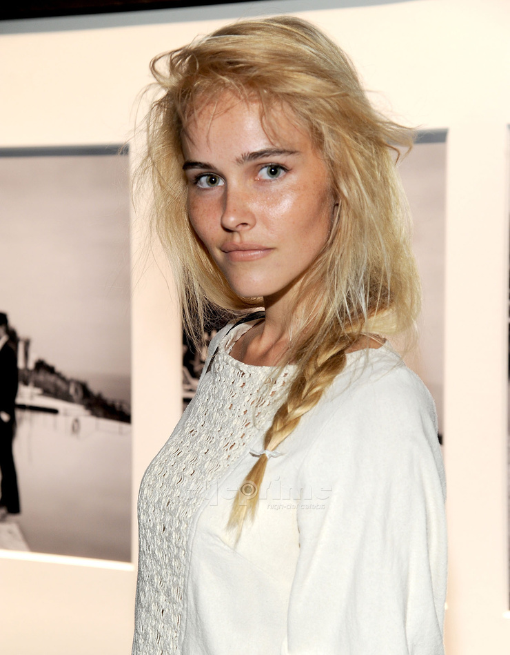 Isabel Lucas picture