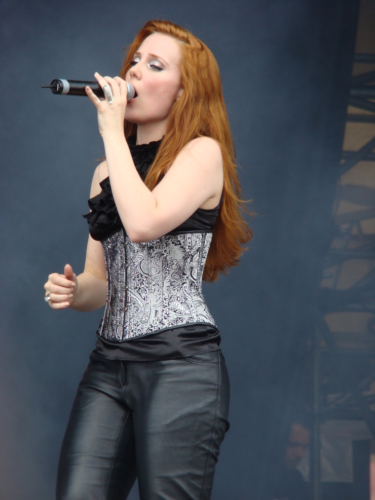 Simone Simons image