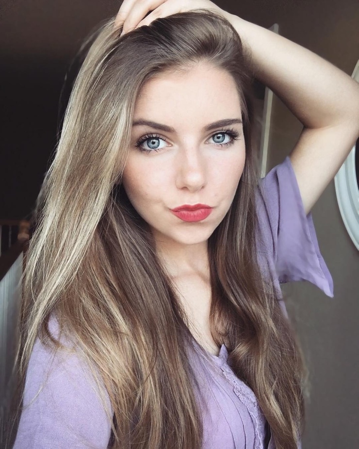 Brooke Barry picture