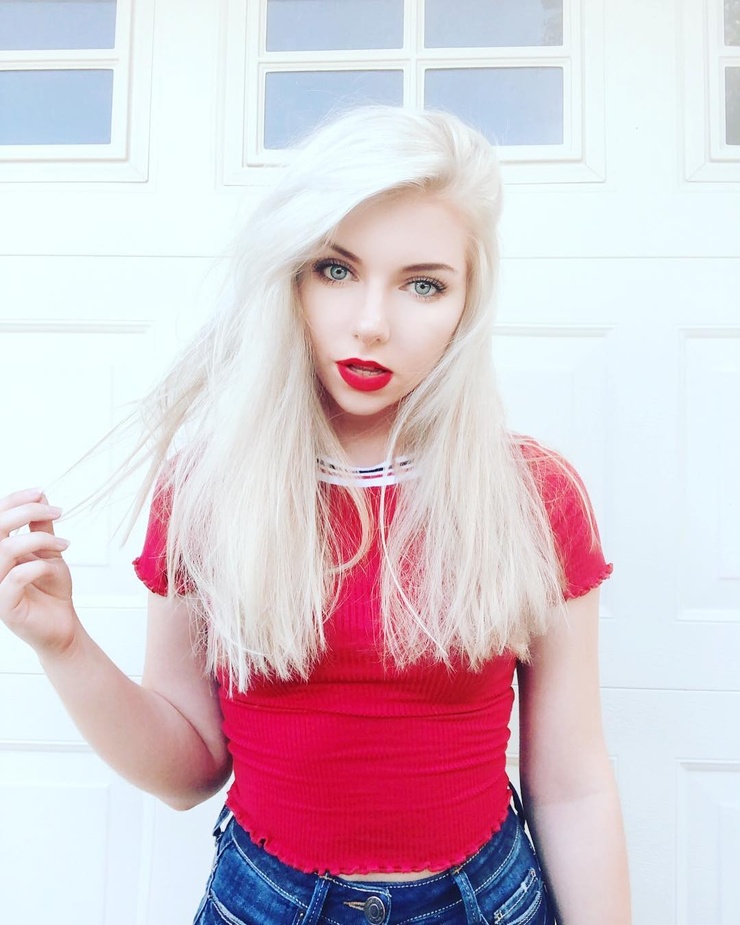 Brooke Barry picture