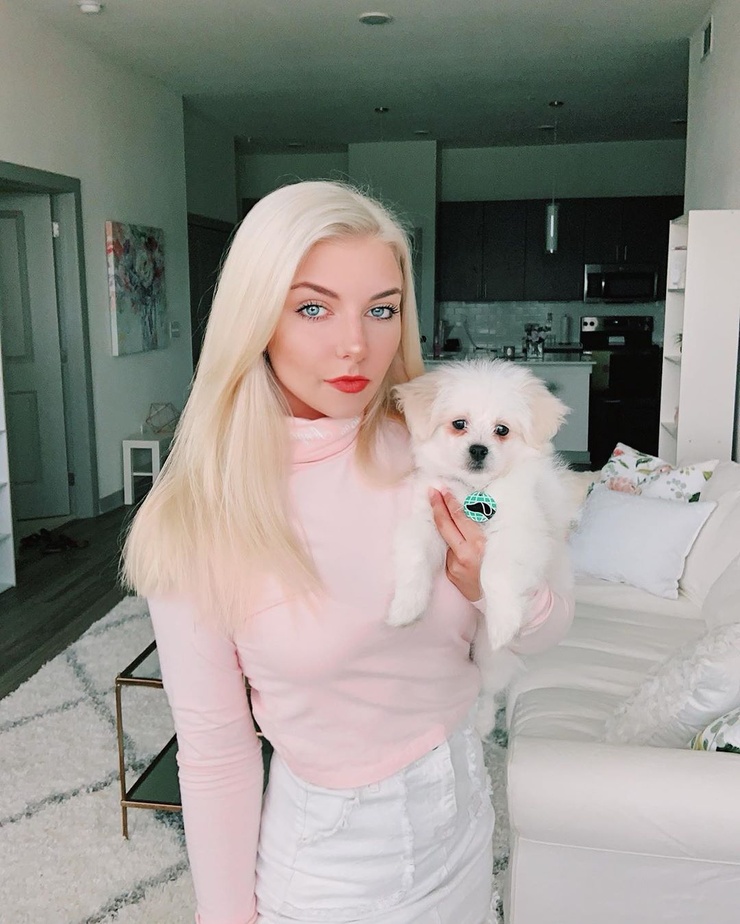 Brooke Barry picture