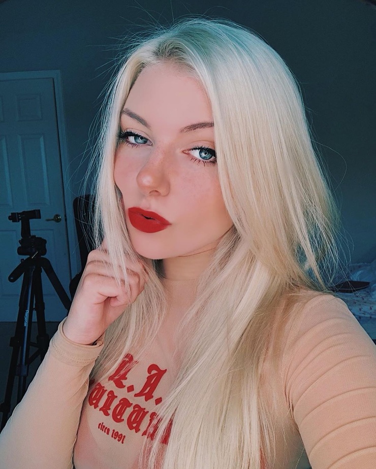 Picture of Brooke Barry