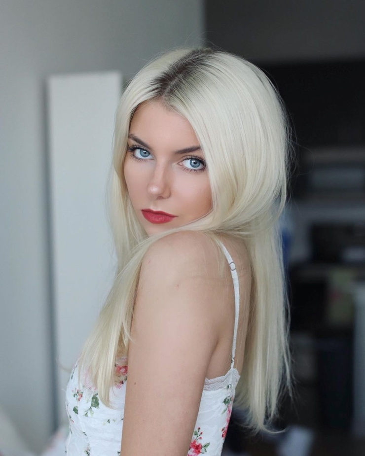 Brooke Barry picture