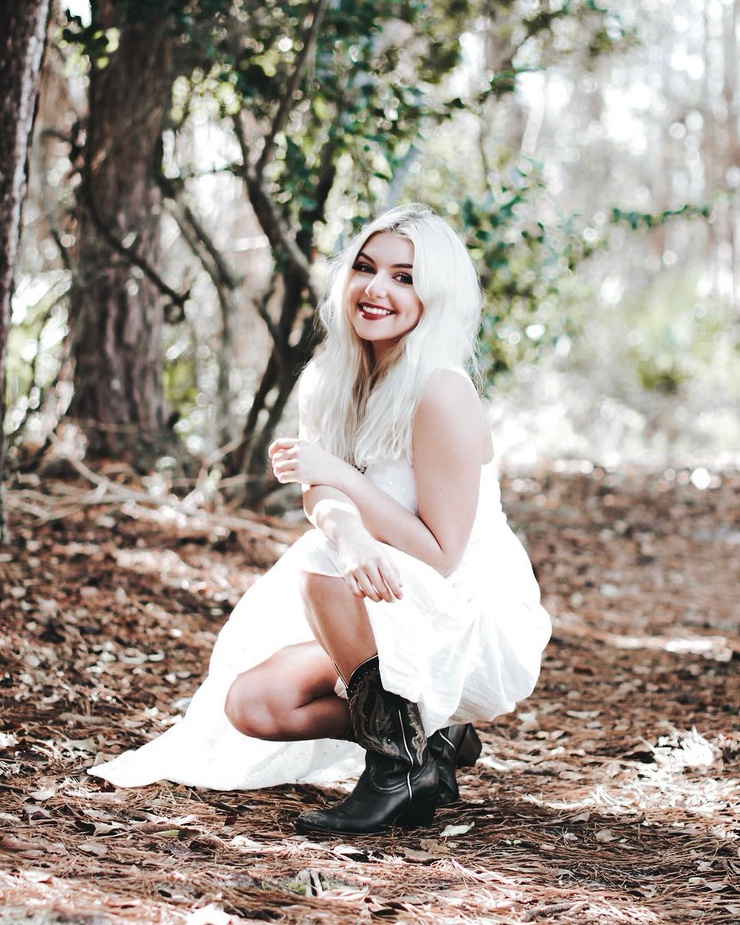 Picture of Brooke Barry