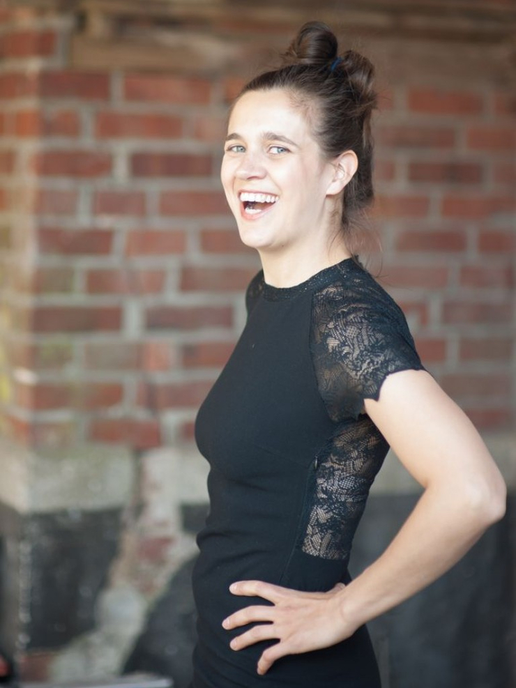 Julia Holmes picture