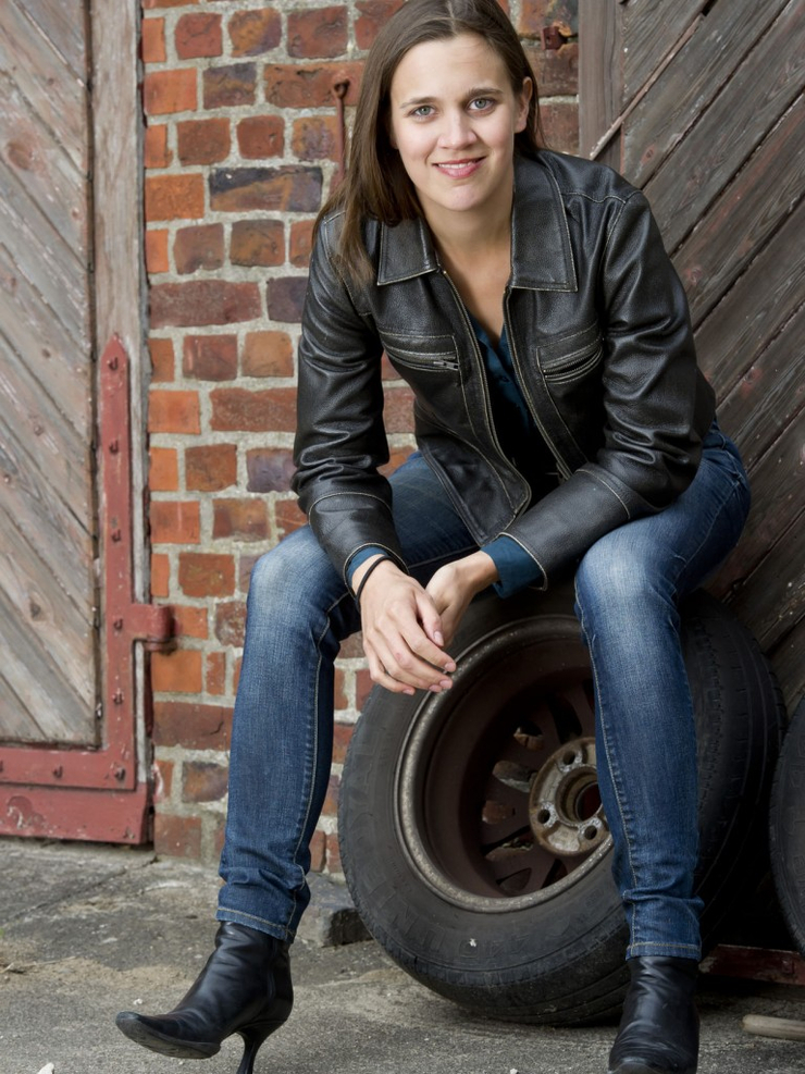 Julia Holmes picture