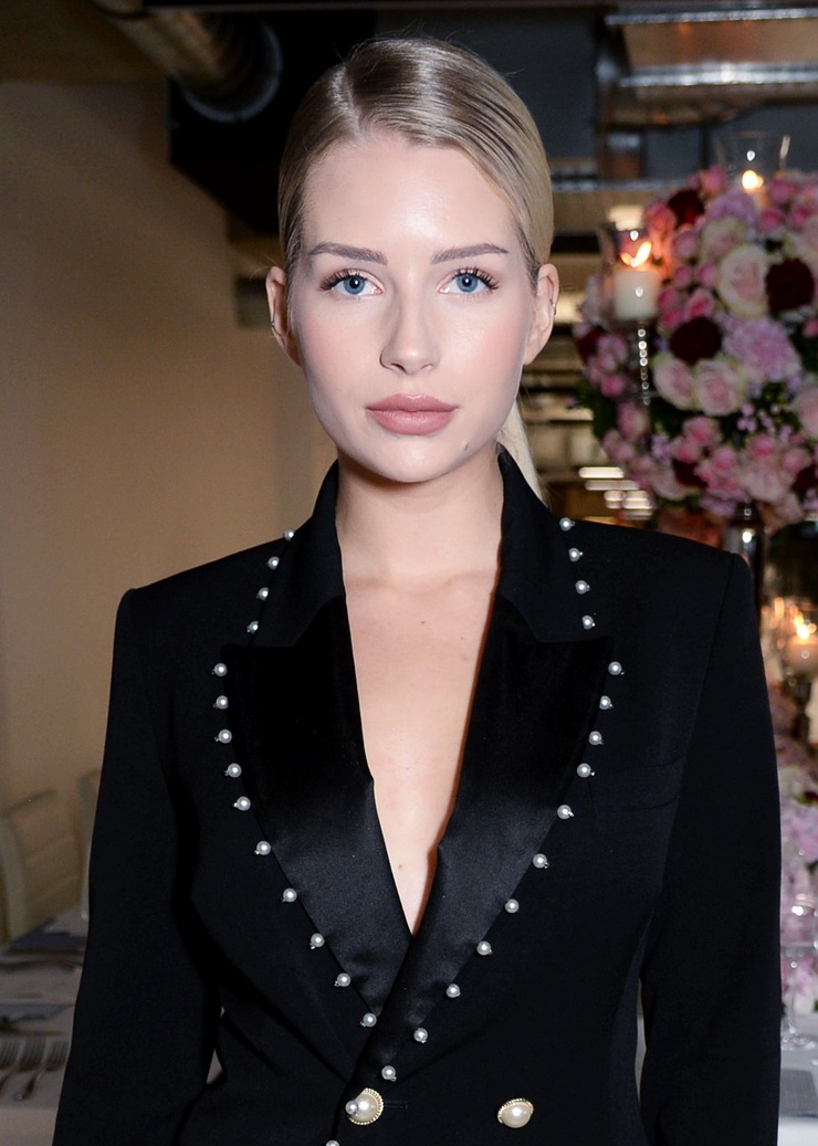 Picture of Lottie Moss