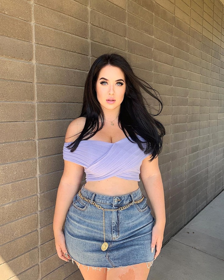 Picture of Holly Luyah