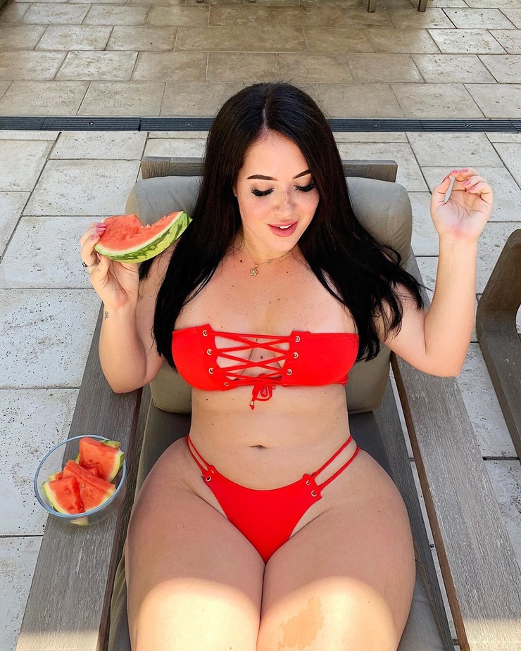 Picture of Holly Luyah