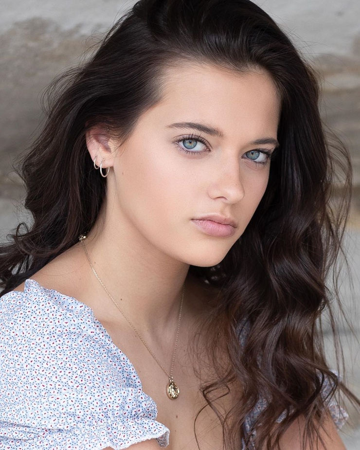 Picture of taya brooks