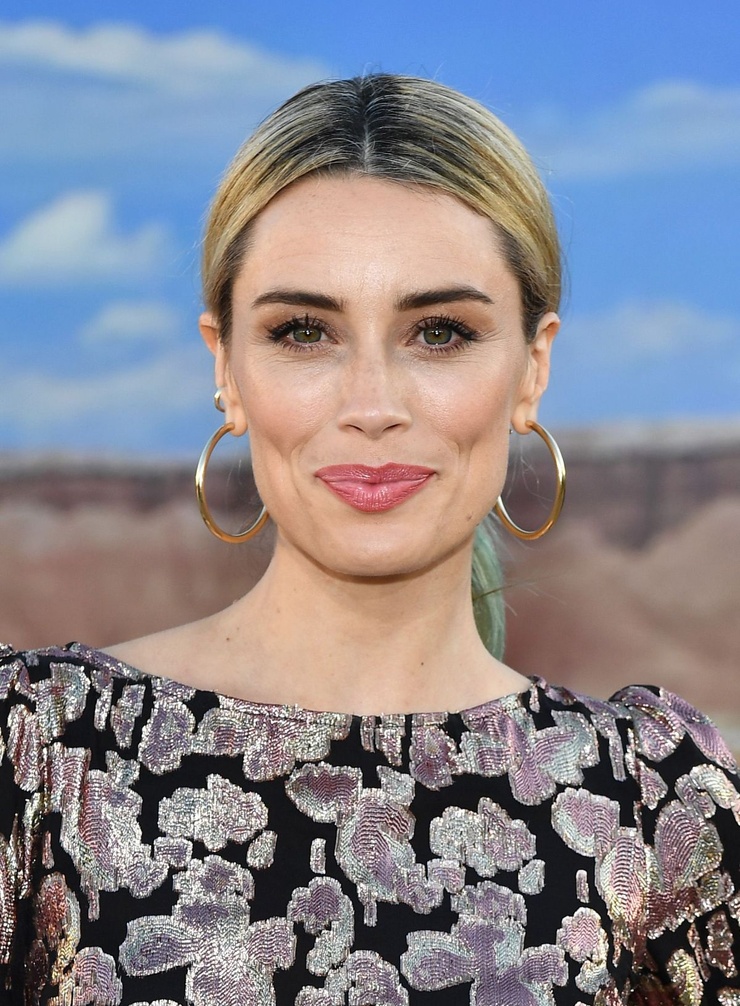 Arielle Vandenberg picture