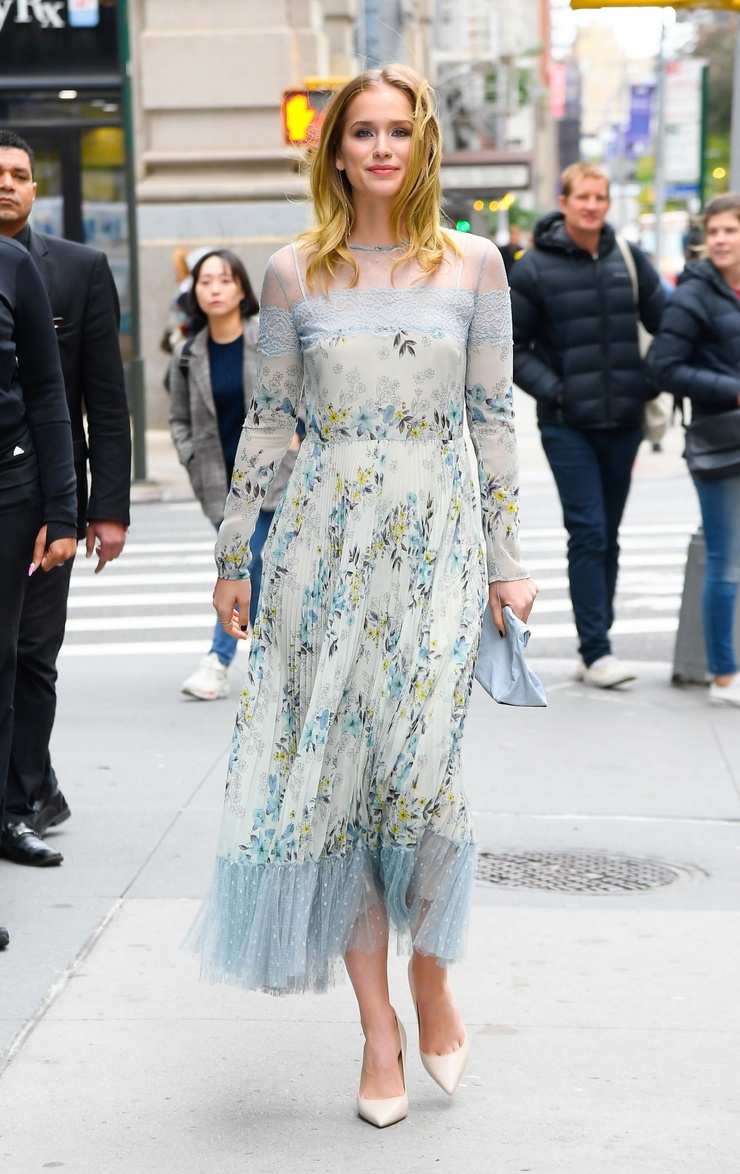 elizabeth lail image