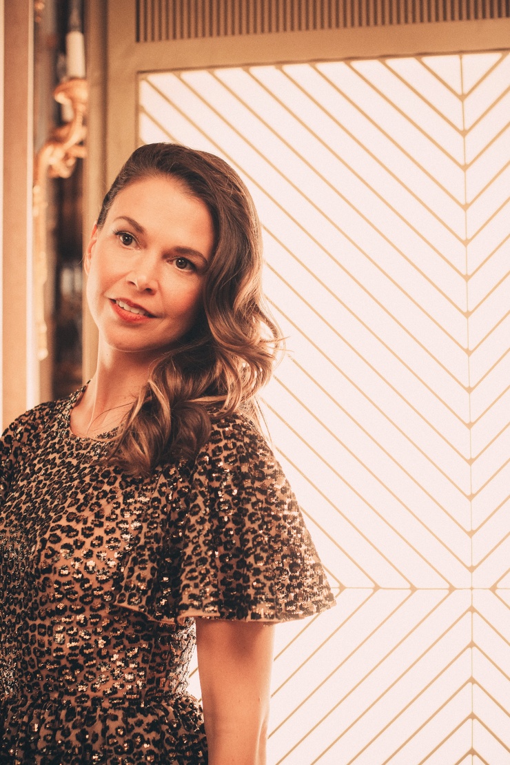 Sutton Foster image
