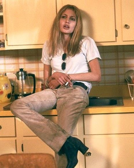 Picture of Lisa Rowe