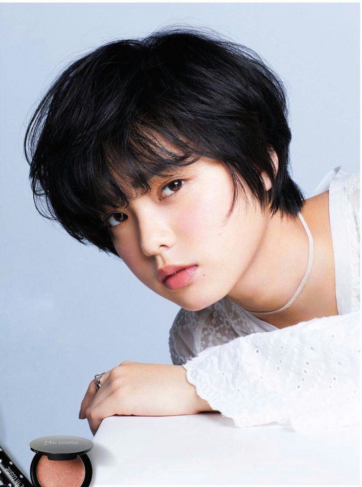 Yurina Hirate picture