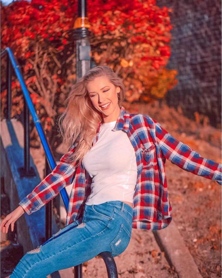 Noelle Foley image