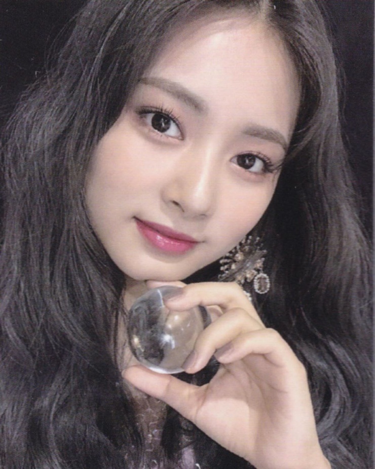 Picture of Chou Tzu-yu (Tzuyu)