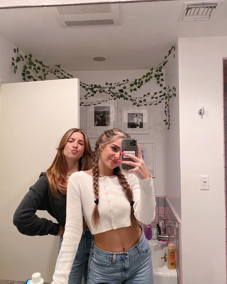 Addison Easterling image