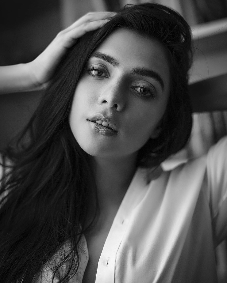 Ruhi Singh picture