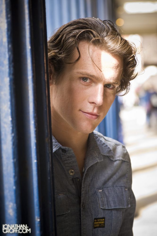 Picture of Jonathan Groff