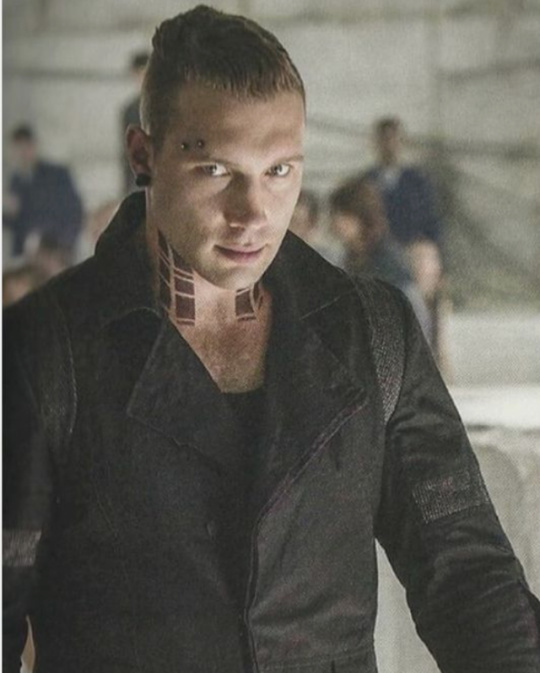 Divergent Characters Eric