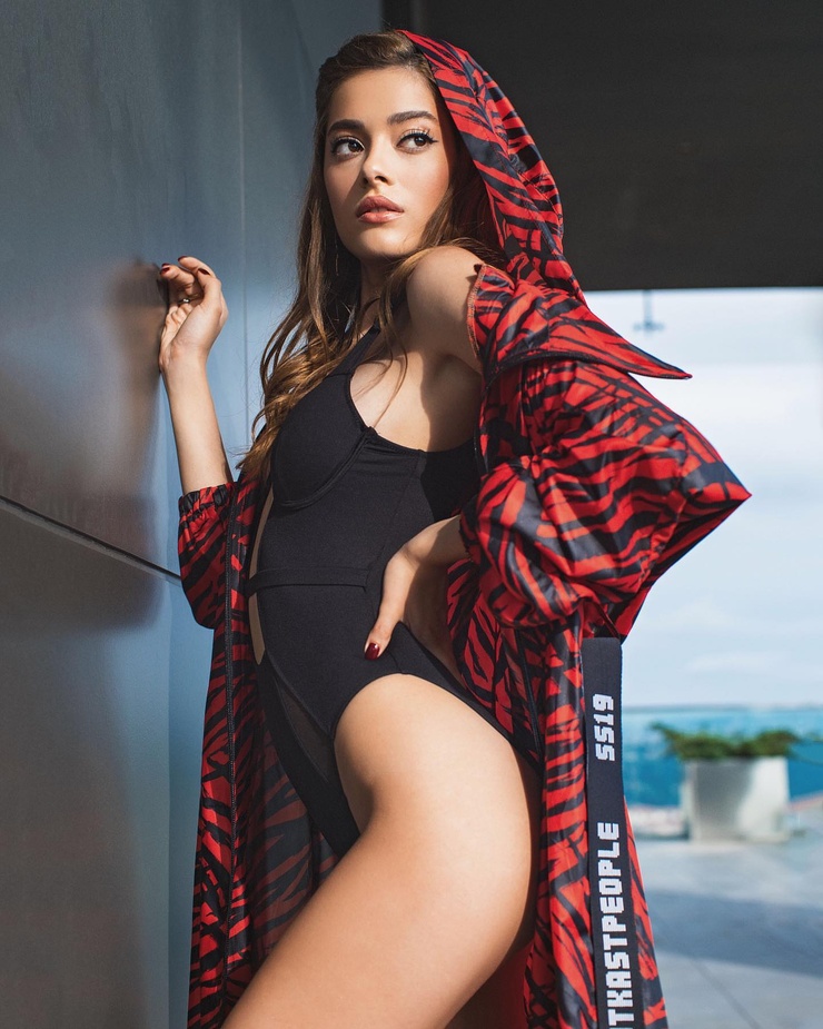 Simay Barlas picture