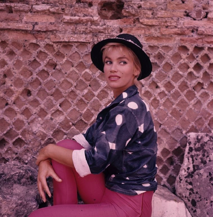 Picture of Estella Blain