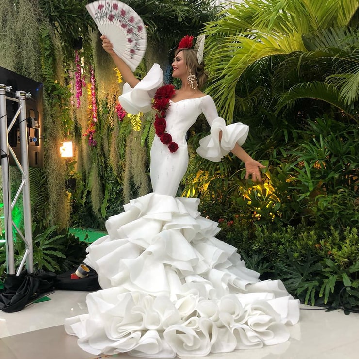 Angela Ponce picture