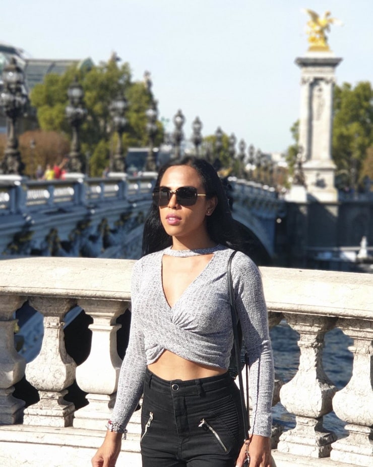 Picture of Nikki Raven