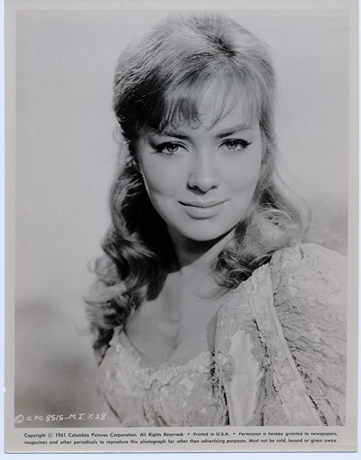 Picture of Beth Rogan