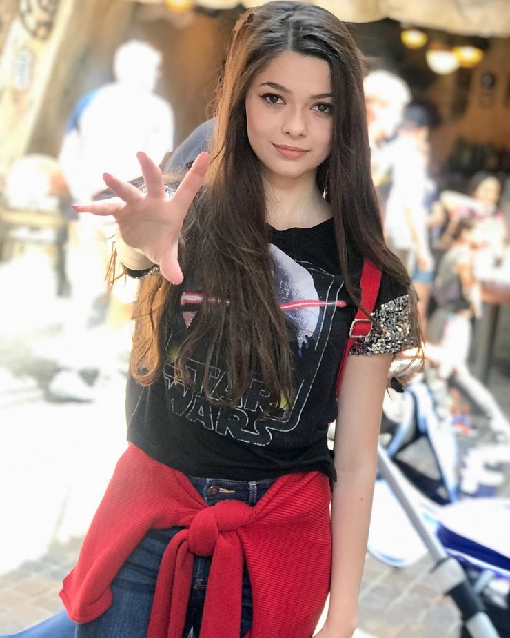 Picture of Nikki Hahn