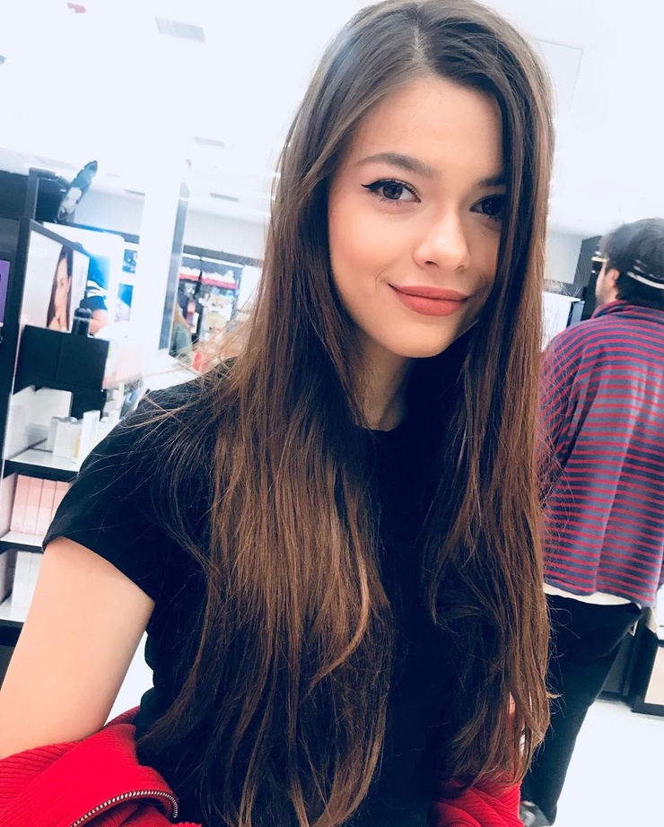 Picture of Nikki Hahn