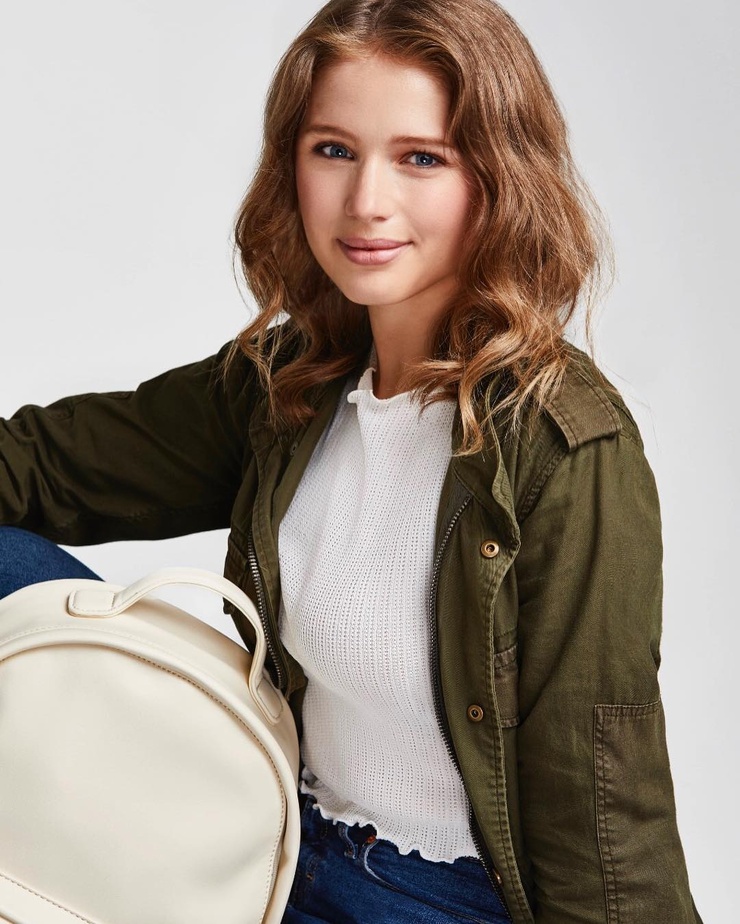 Alexandra Beaton image