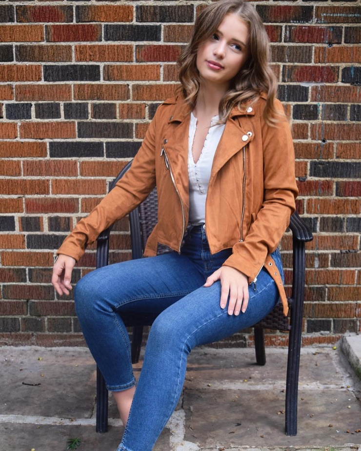 Picture of Alexandra Beaton